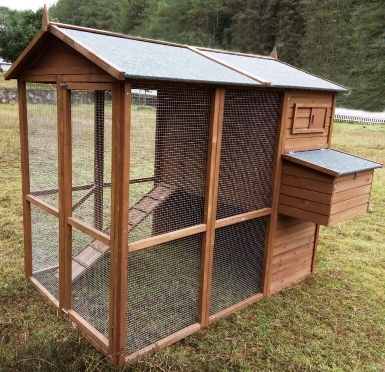 High-Quality Wood Coops - RUGGED RANCH